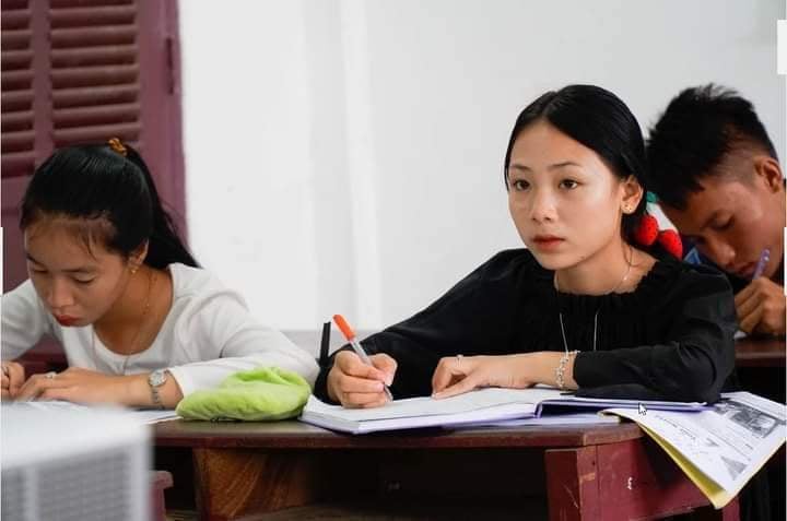 Teaching english – English Club Laos