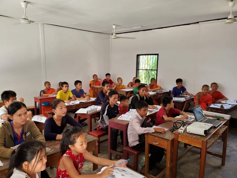 Teaching english – English Club Laos