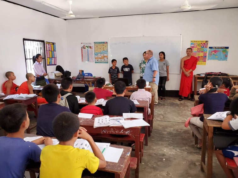 VOLUNTEER WITH US – English Club Laos