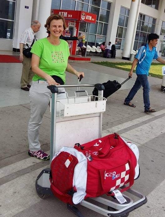 VOLUNTEER WITH US – English Club Laos